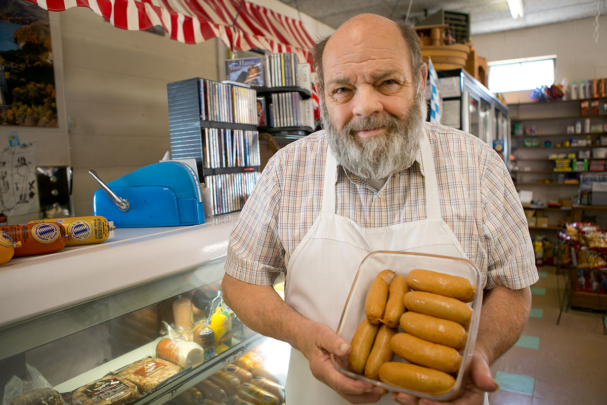 QC Shopkeeper Stands Strong after Surgery - ORA Orthopedics