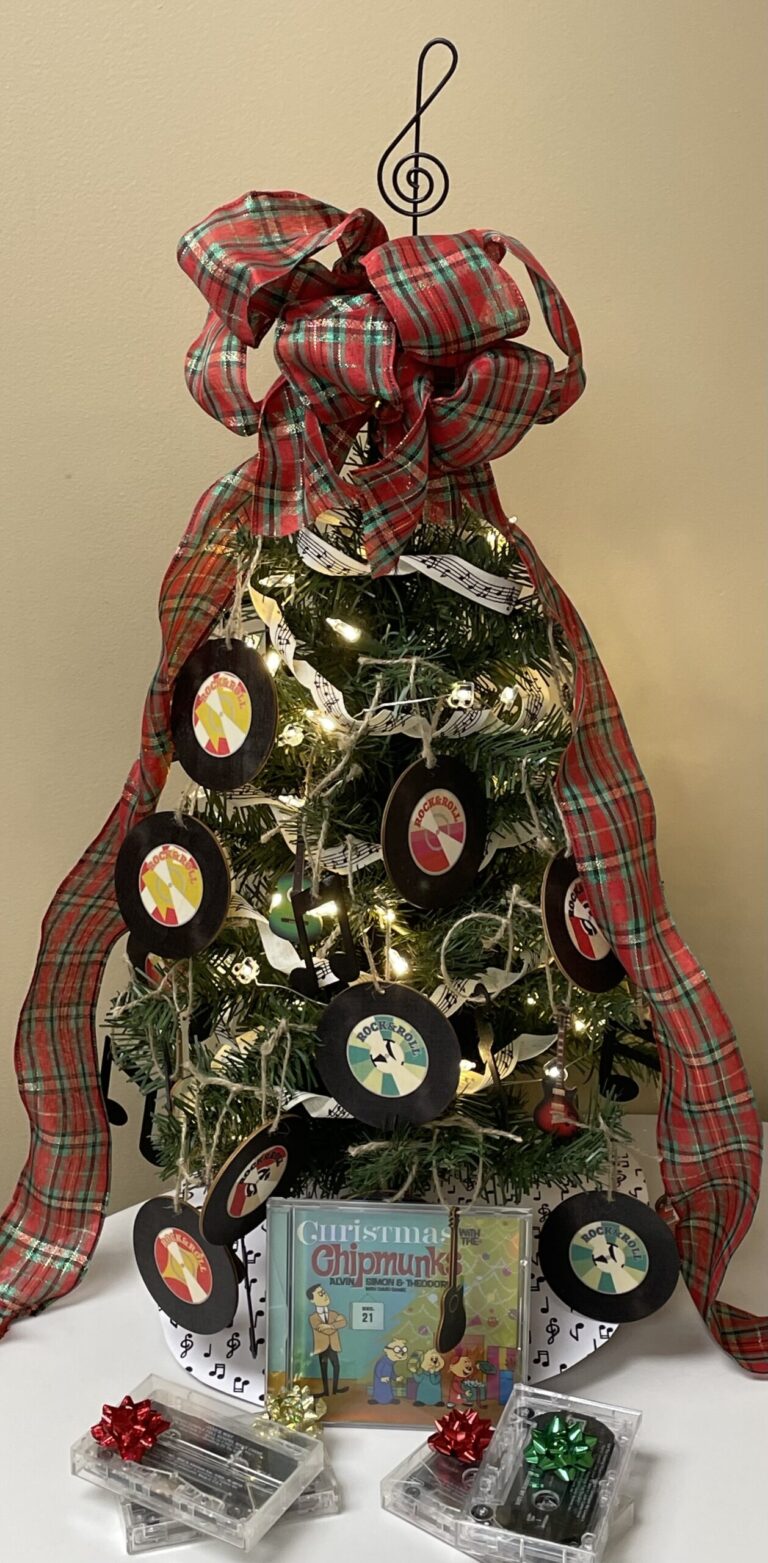 Mini Christmas Tree Decorating Contest - ORA Orthopedics